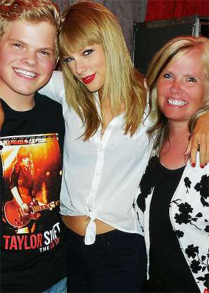 Taylor Swift Says Her Belly Button is Her Private Property ...